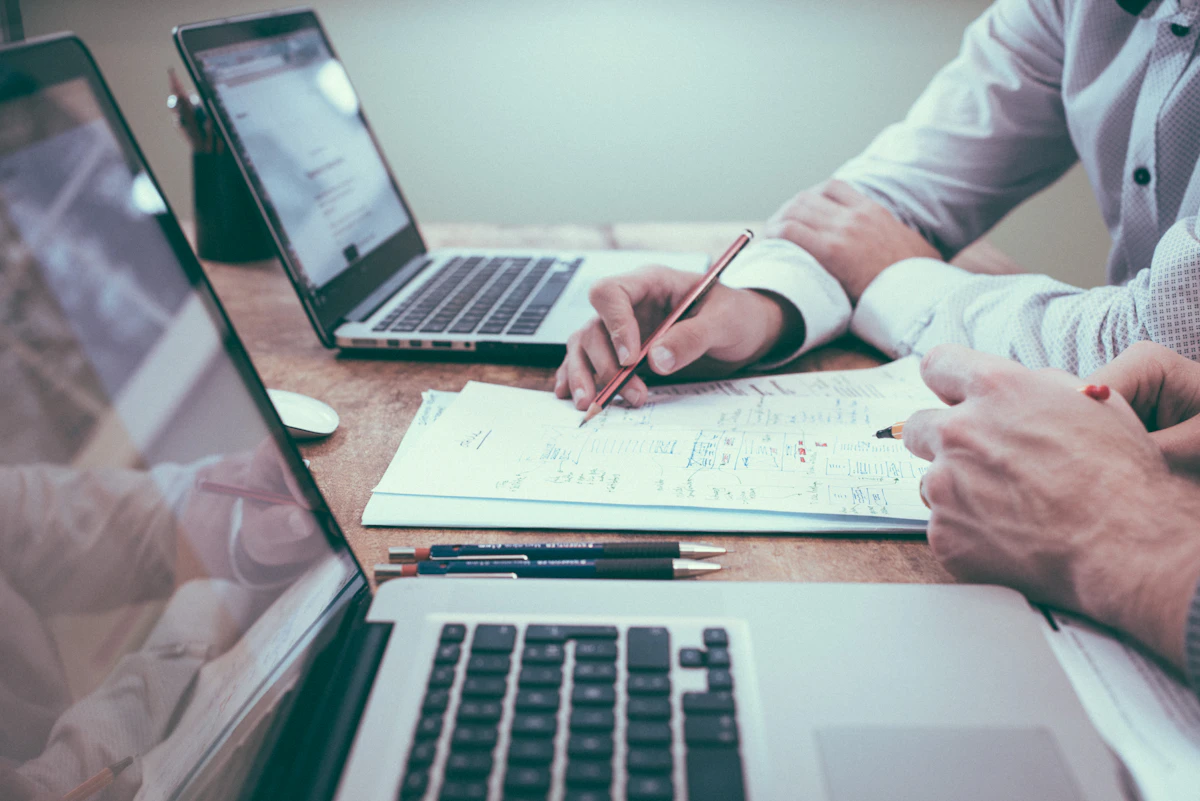 ACH vs Wire Transfer: Cost, Speed & When to Use Each | Banks Out